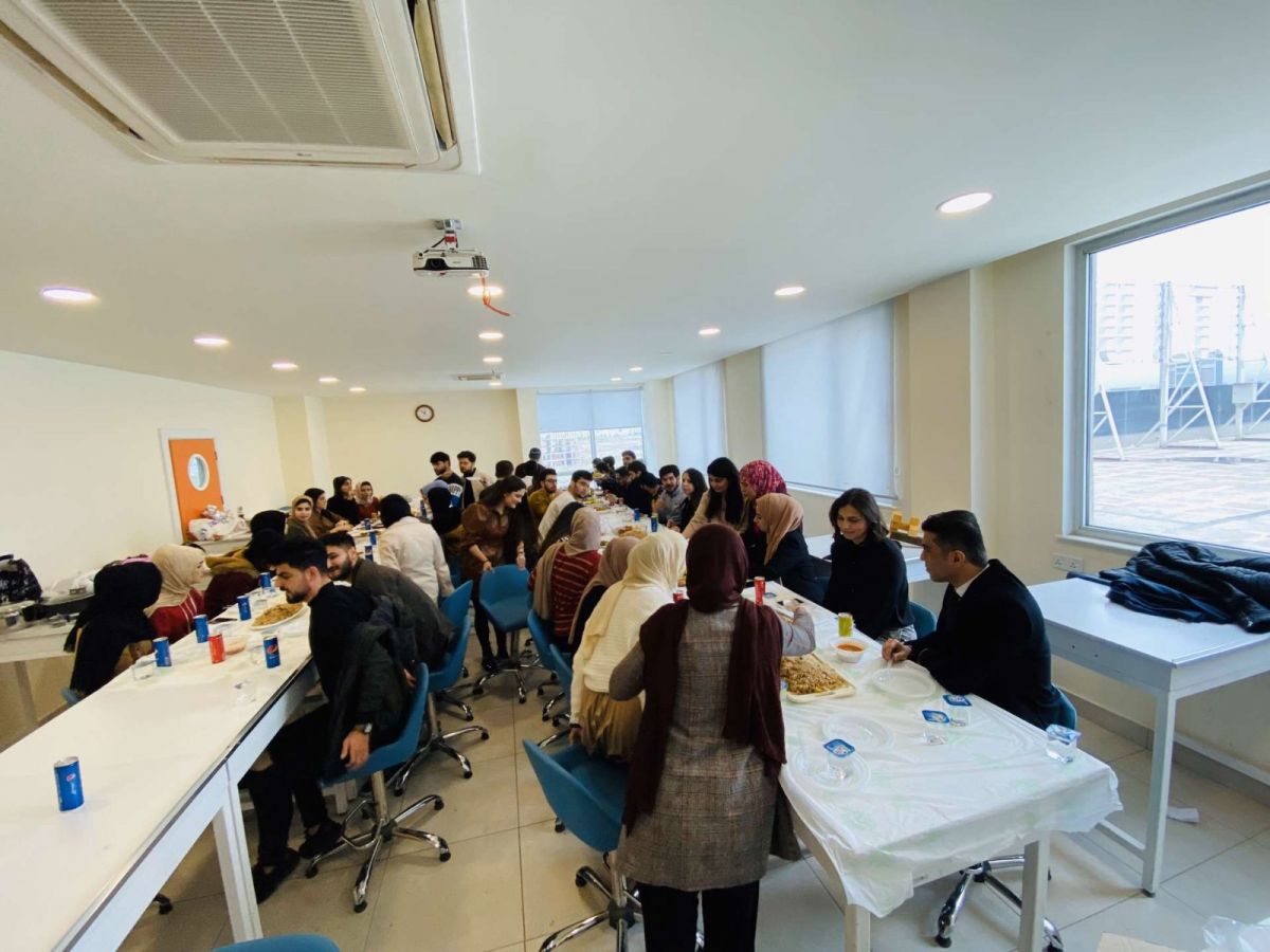 Campus life: 3rd graders lunch gathering | Pharmacy Faculty